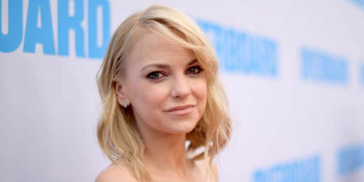 Anna Faris' Surprising Transformation Through The Years Will Make You ...